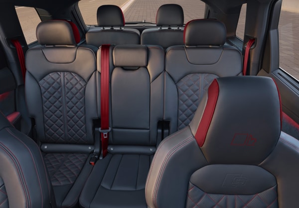 Distinction and national pride with the Maple Leaf Edition - Available ...