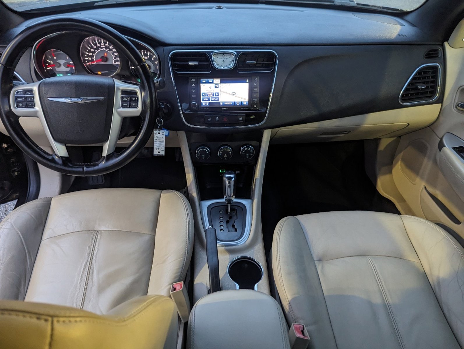 2011 Chrysler 200 Interior