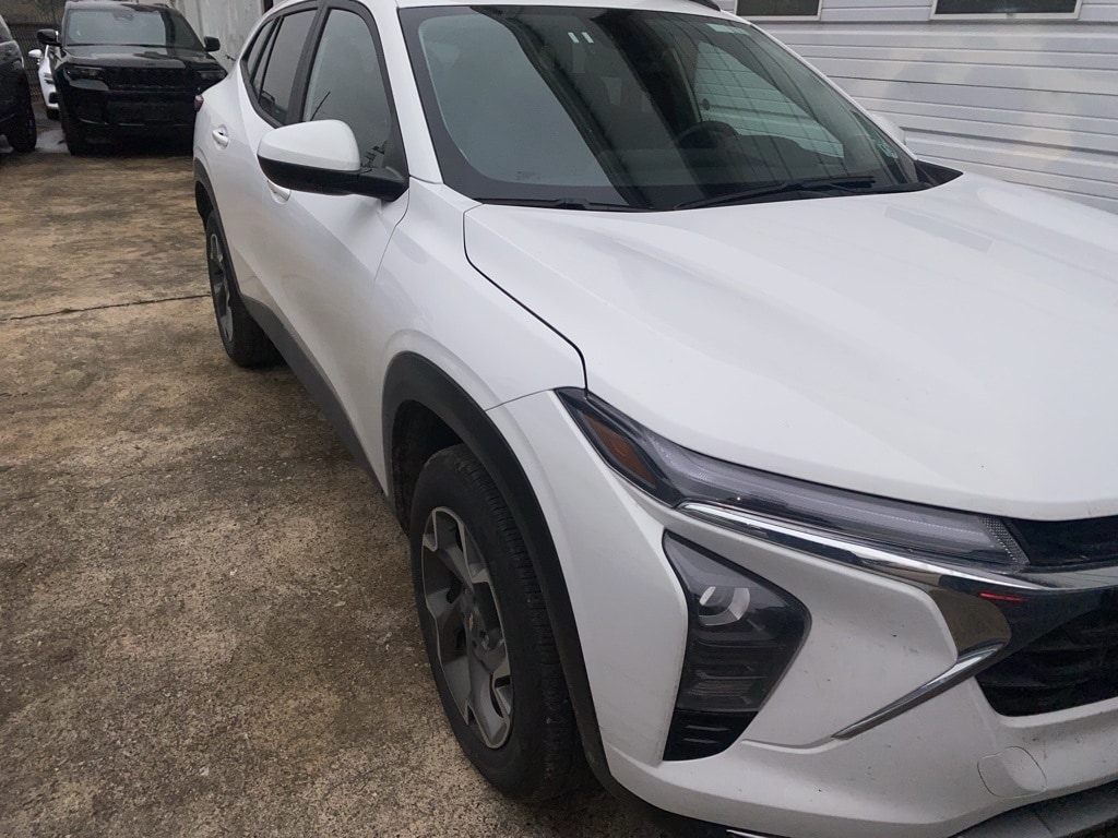 Used 2025 Chevrolet Trax For Sale at AVIS Car Sales | VIN ...