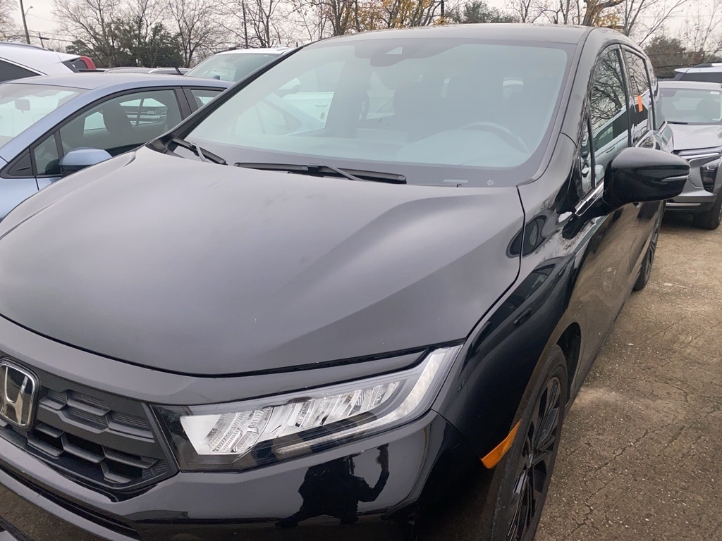 Used 2025 Honda Odyssey For Sale at AVIS Car Sales | VIN: 5FNRL6H78SB052354