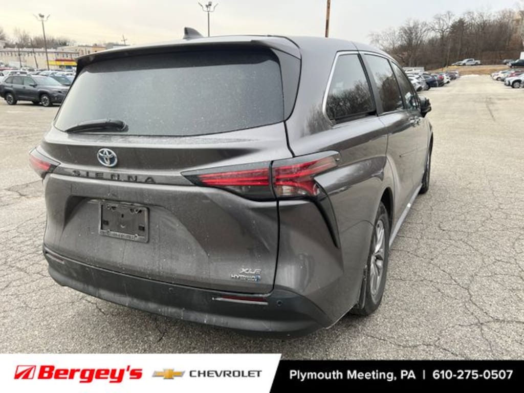 2021 Toyota Sienna XLE Minivan/Van | Gray | Bergey's Ford in Lansdale PA