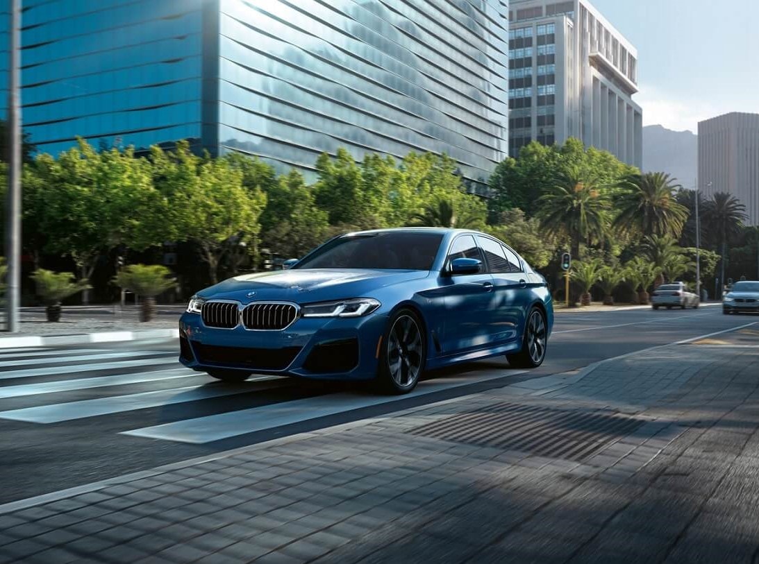 BMW 5 Series vs Lexus ES 350 | BMW of Rochester Hills