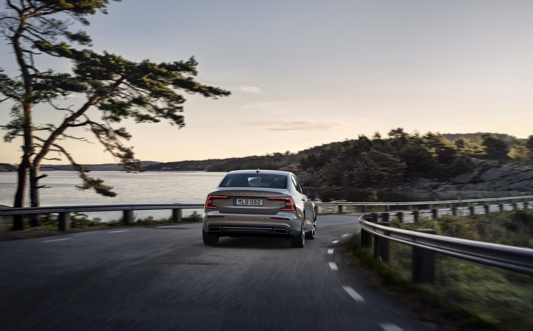 Volvo S60 vs Audi A4 | Century Volvo