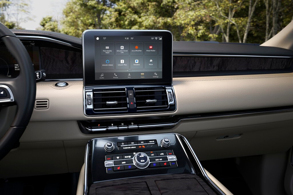 Lincoln Navigator vs Cadillac Escalade | Norm Reeves Lincoln