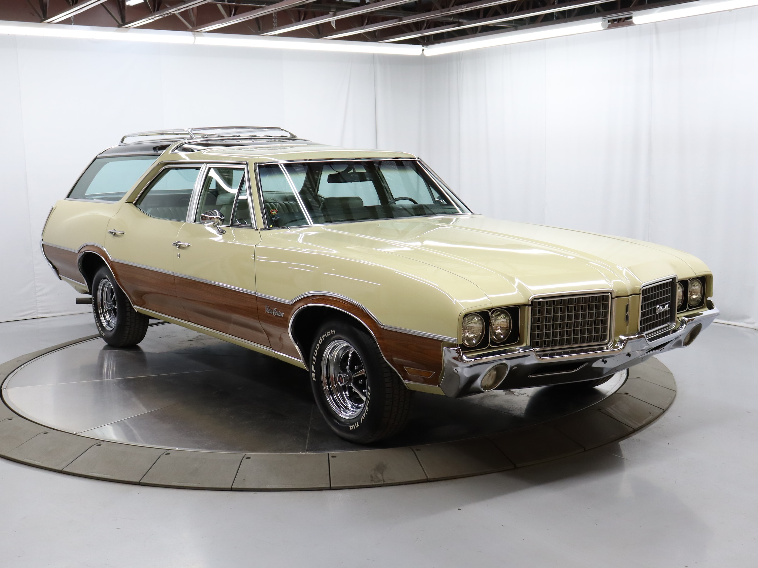 Used 1972 Oldsmobile Vista Cruiser For Sale at Duncan Imports and ...