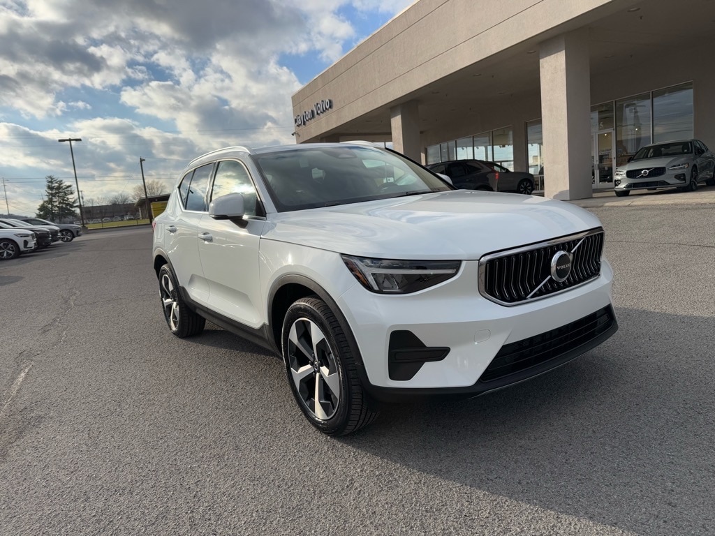 New 2025 Volvo XC40 B5 Core Bright Theme For Sale/Lease in Knoxville ...