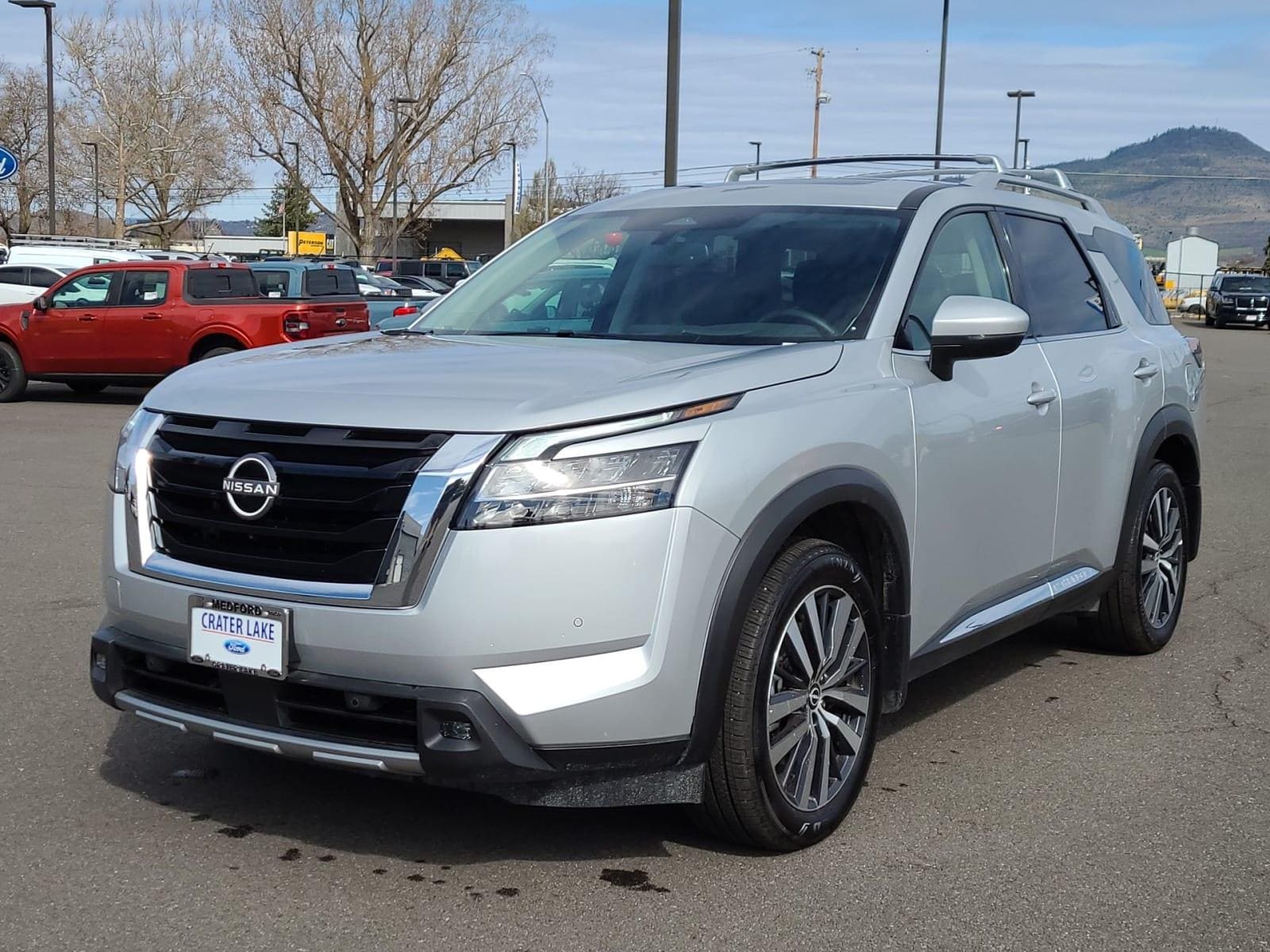 Nissan Pathfinder 2022 Silver