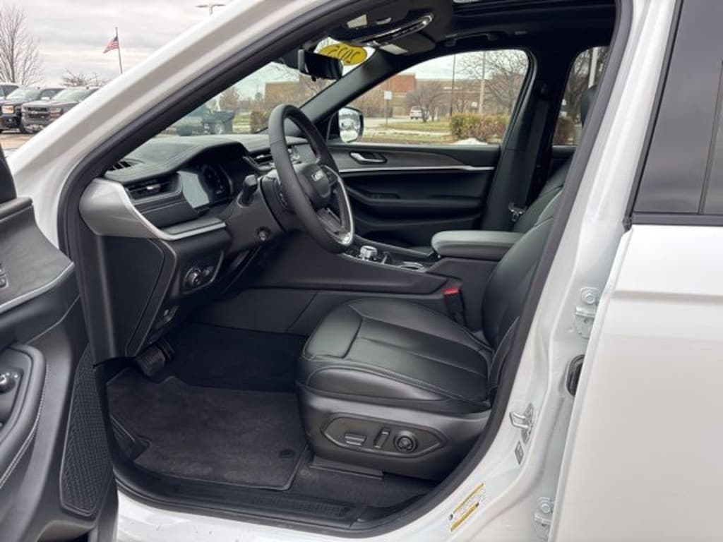 New 2025 Jeep Grand Cherokee L LIMITED 4X4 For Sale in Iowa City, IA ...