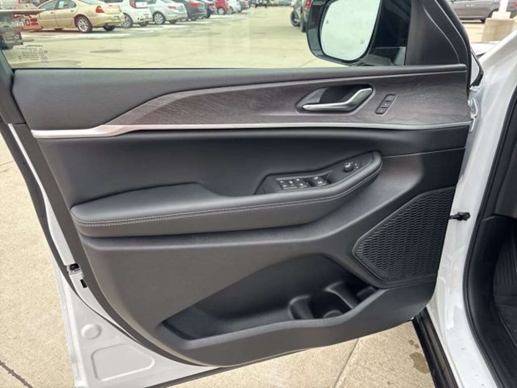 New 2025 Jeep Grand Cherokee L LIMITED 4X4 For Sale in Iowa City, IA ...