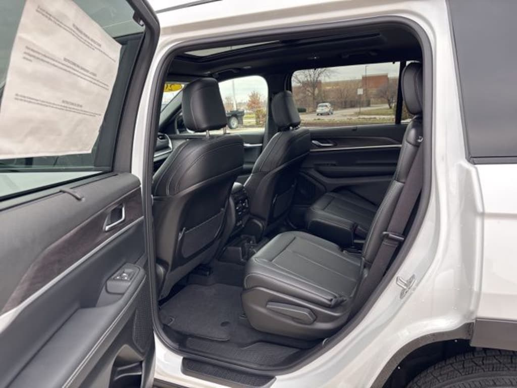 New 2025 Jeep Grand Cherokee L LIMITED 4X4 For Sale in Iowa City, IA ...