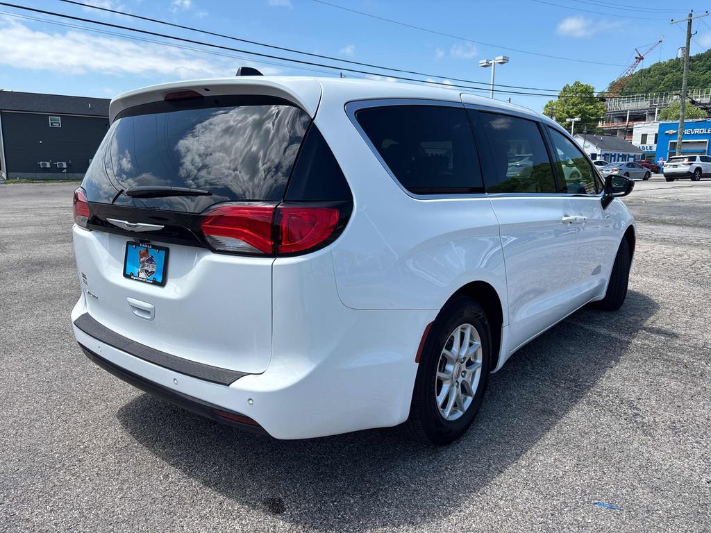 2025 Chrysler Voyager LX | CarEdge | CarEdge