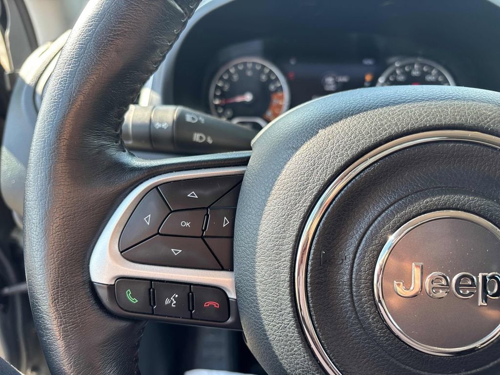 2021 Jeep Renegade Latitude | CarEdge | CarEdge