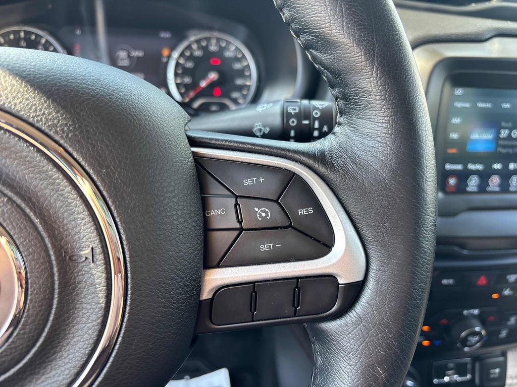 2021 Jeep Renegade Latitude | CarEdge | CarEdge