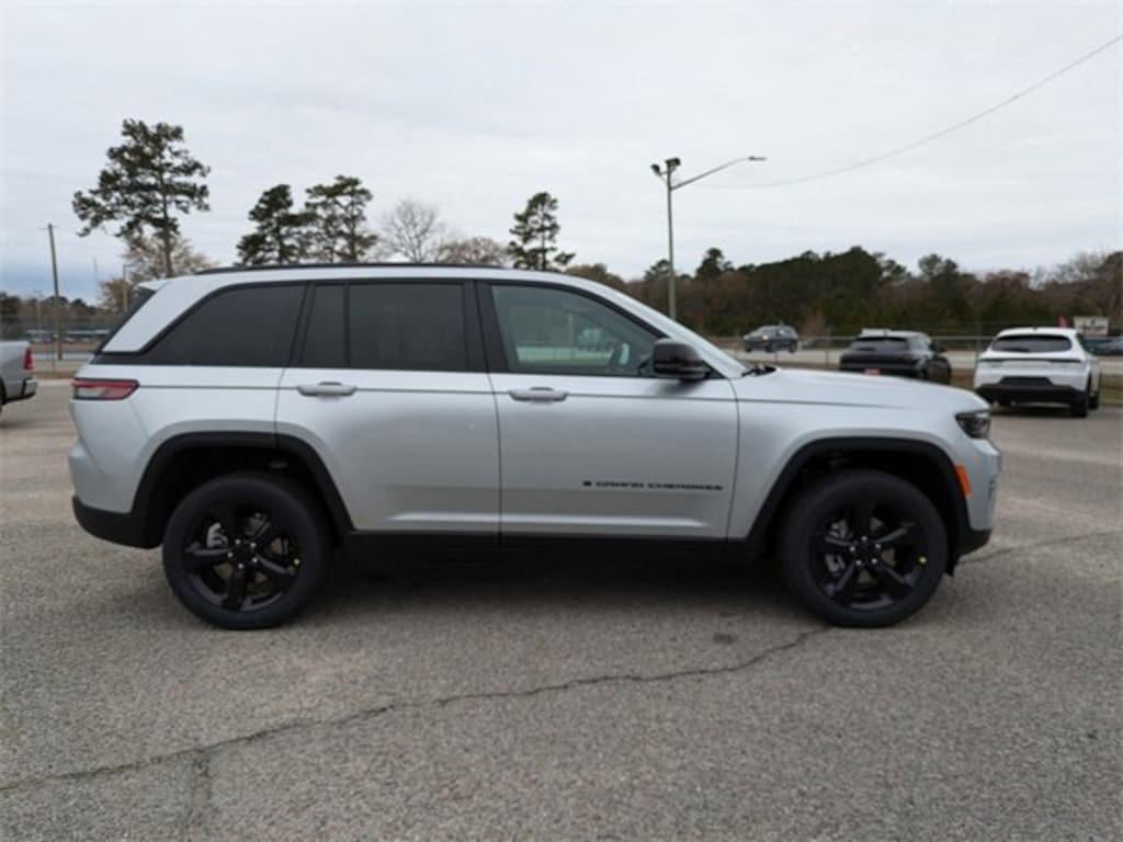 New Silver Zynith 2025 Jeep Grand Cherokee Altitude X For Sale | Moncks ...