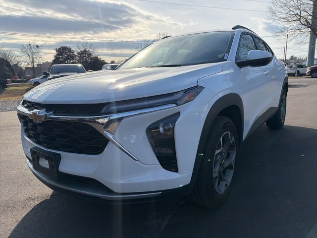 Used Summit White 2025 Chevrolet Trax LT For Sale in Moncks Corner SC ...