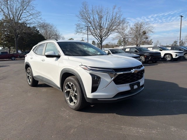 Used Summit White 2025 Chevrolet Trax LT For Sale in Moncks Corner SC ...