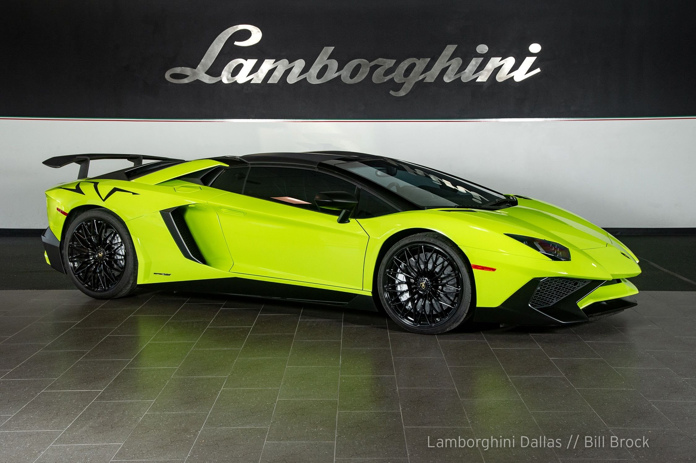 Lamborghini Veneno Green Trim
