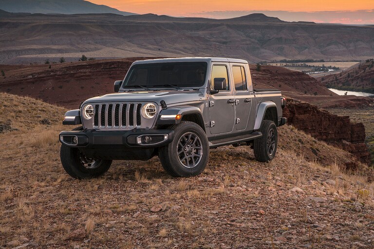 Compare the Jeep Wrangler vs. Jeep Gladiator | Lifted Trucks