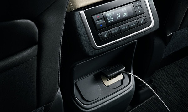 2022 Subaru Ascent vs Honda Pilot | Performance & Features