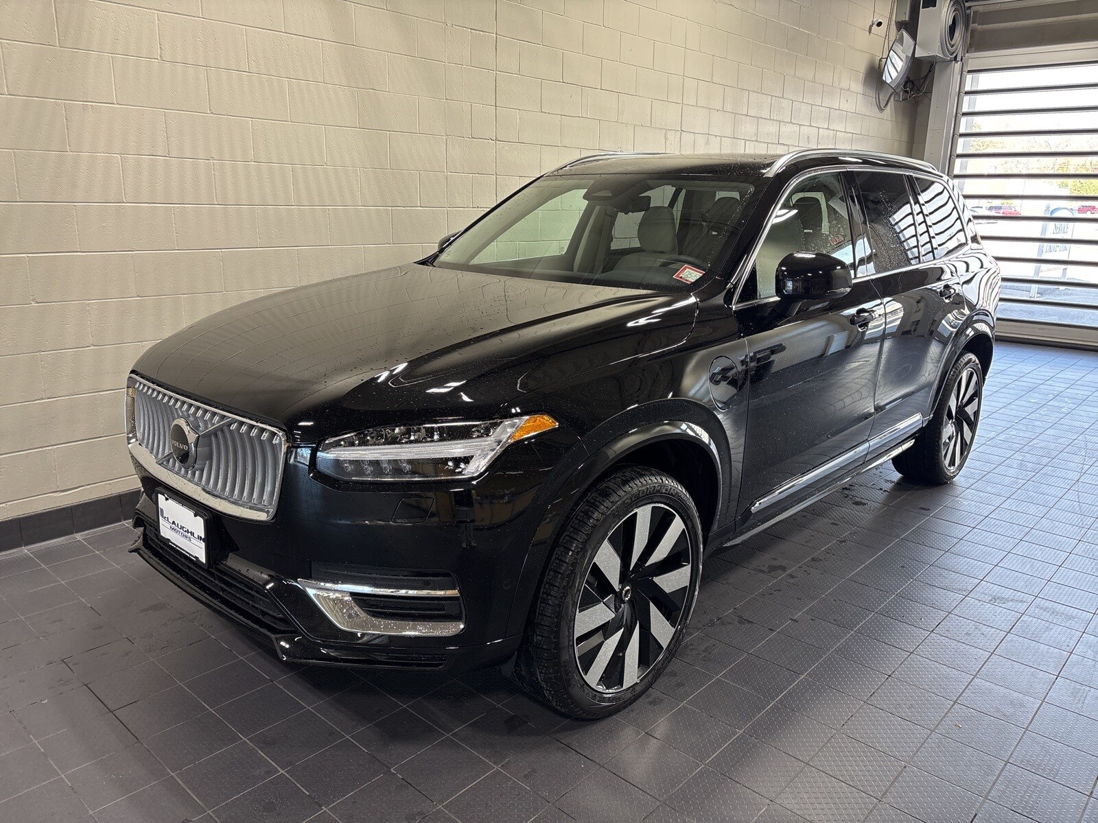 Onyx Black New 2025 Volvo XC90 plug in hybrid T8 Plus 6 Seater For Sale Moline IL