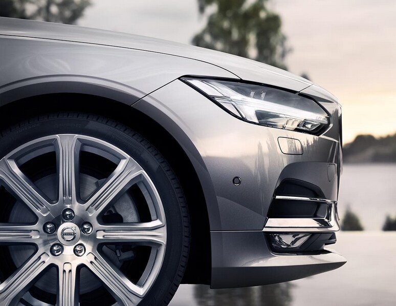 2017 Volvo V90 - Specs & Features | McLaughlin Volvo Cars