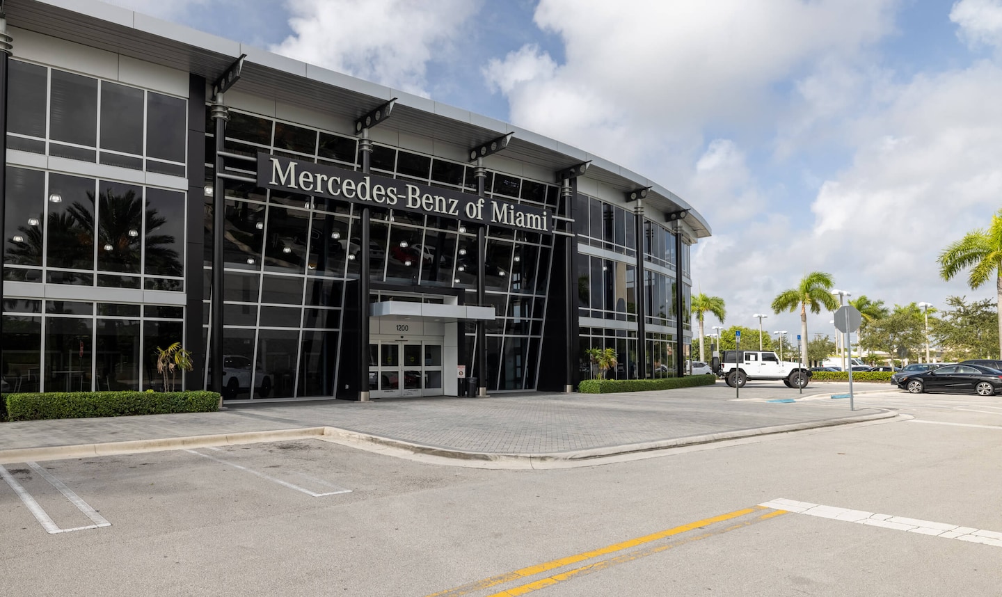 Mercedes-Benz Dealership near Hallandale Beach | New & Pre-Owned
