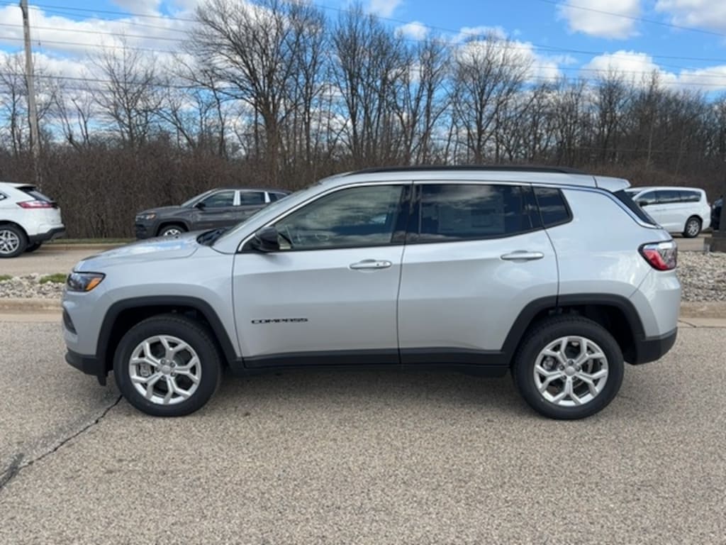 New 2024 Jeep Compass Latitude Silver Zynith Metallic Clearcoat ...