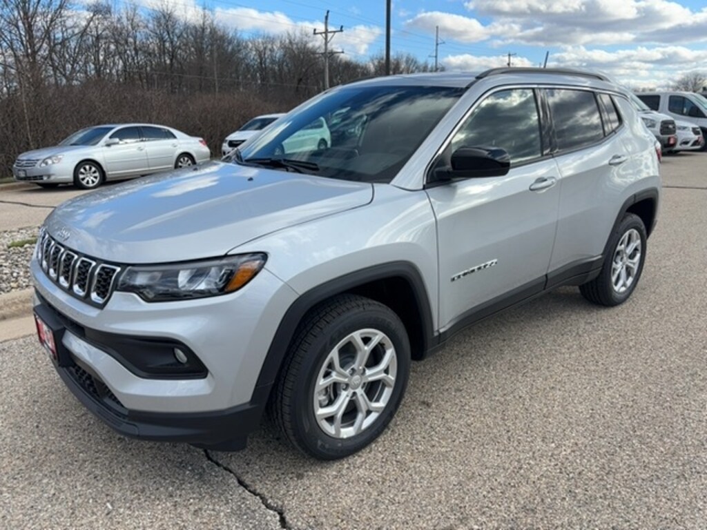New 2024 Jeep Compass Latitude Silver Zynith Metallic Clearcoat ...