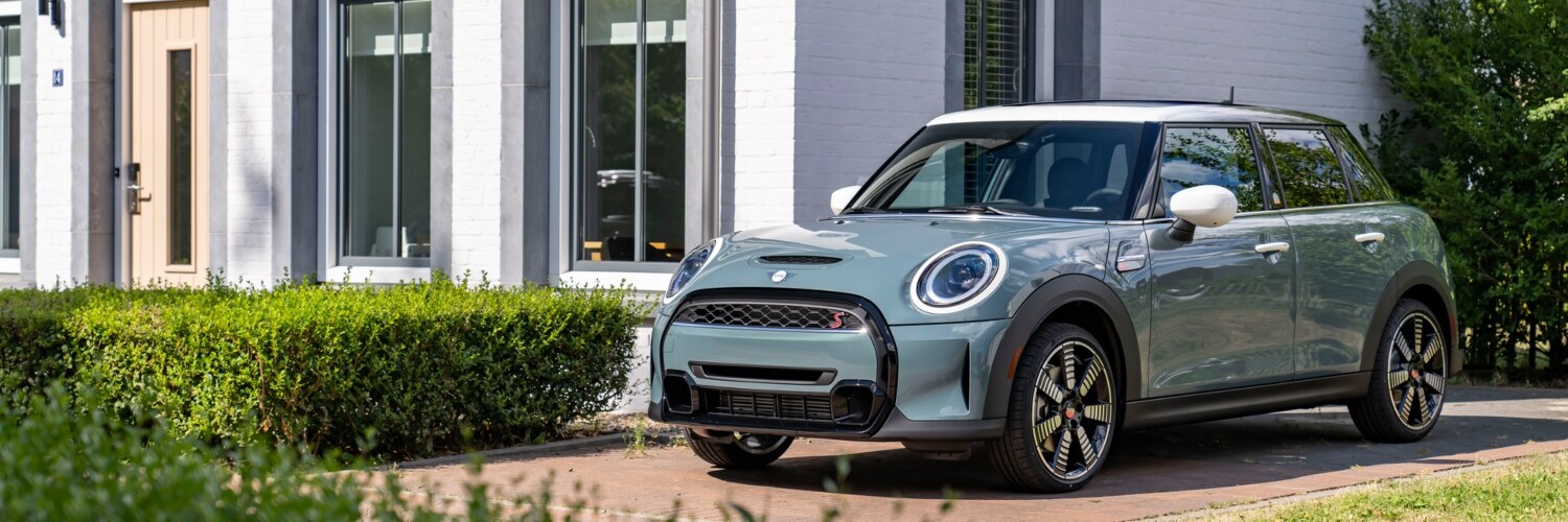 New 2024 MINI Hardtop 4 Door Hatchbacks in Houston | Momentum MINI