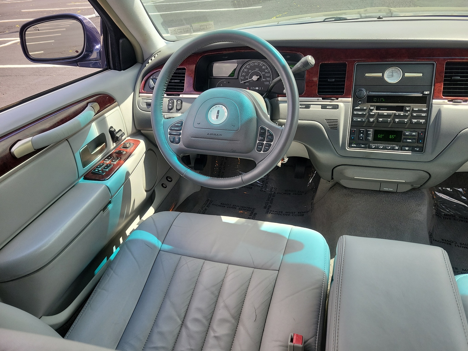 2003 Lincoln Town Car Interior