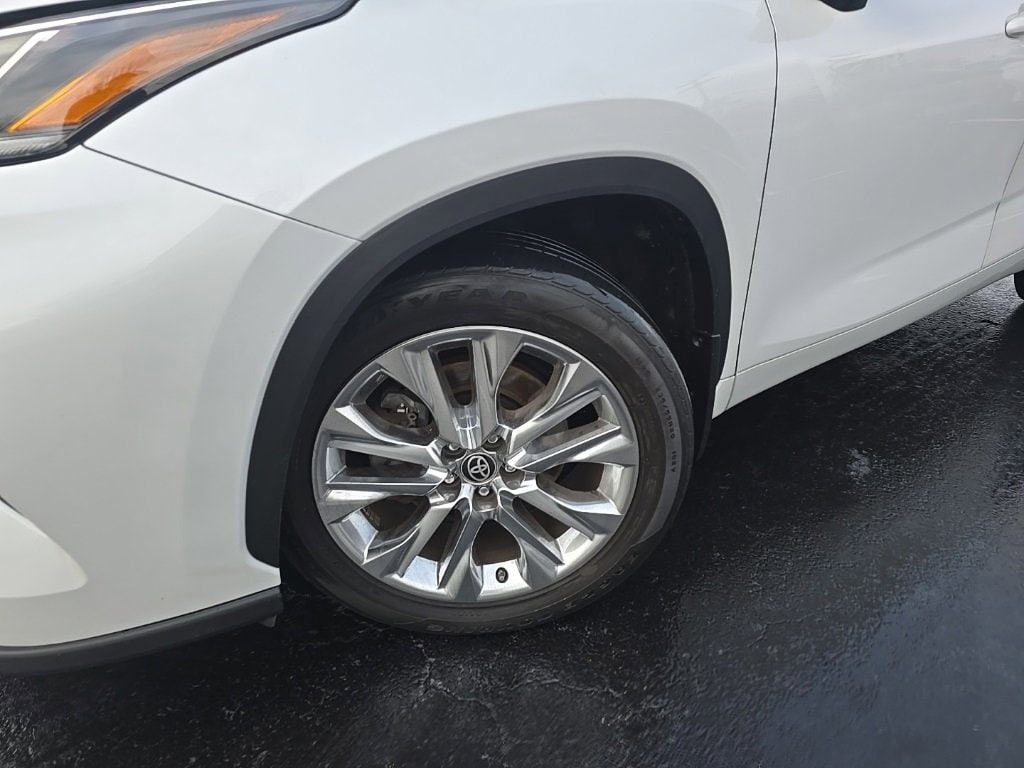 Used 2023 Toyota Highlander For Sale at Toyota Of Nashua | VIN: 5TDKDRBH7PS514200