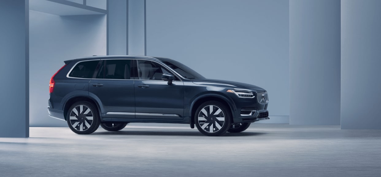 Best Three-Row Luxury SUVs MPG & Cargo Specs