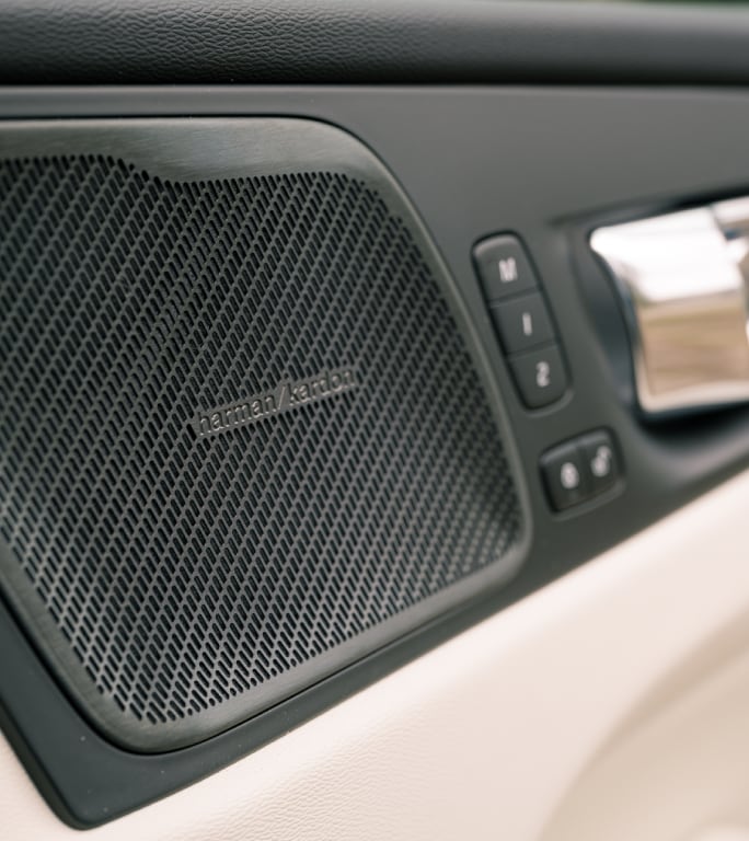 2022 Volvo XC60 Interior: Colors, Packages, And Features